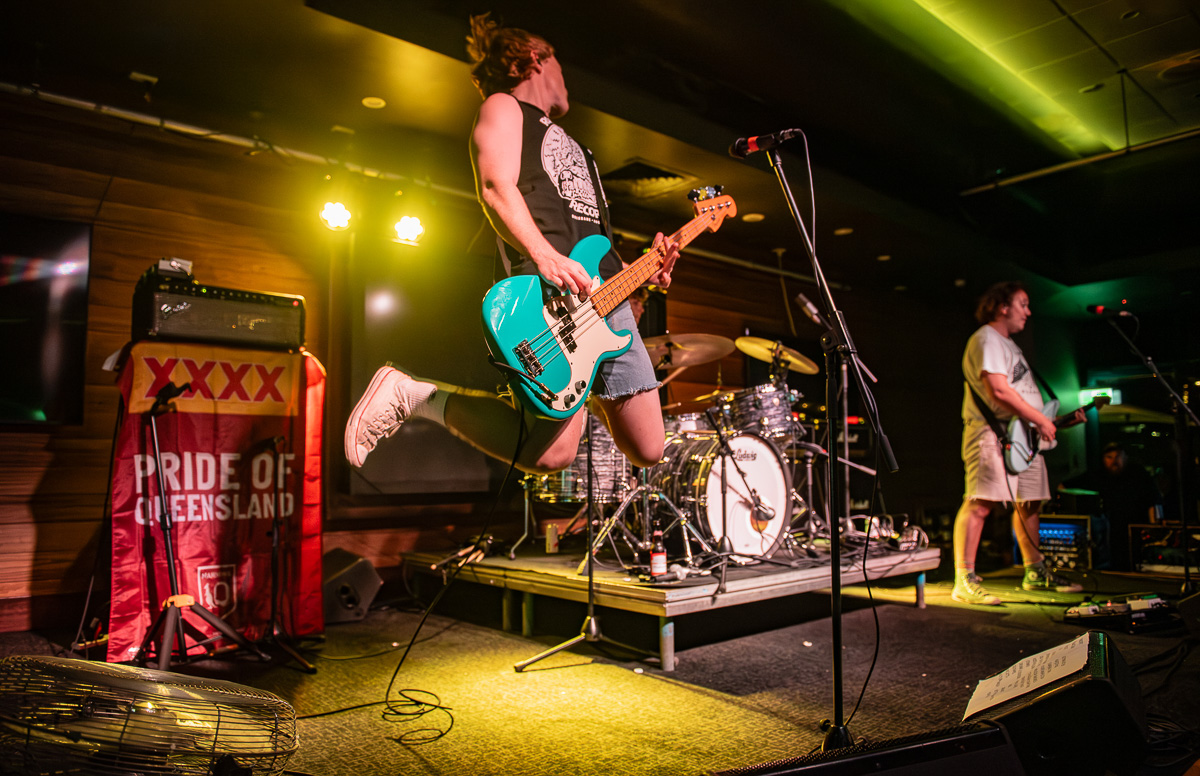 The Chats & Cosmic Psychos: live at Harvey Road Tavern