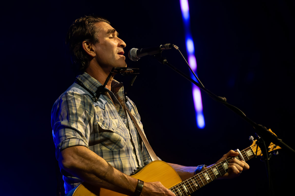 LIVE: Pete Murray at Pilbeam Theatre